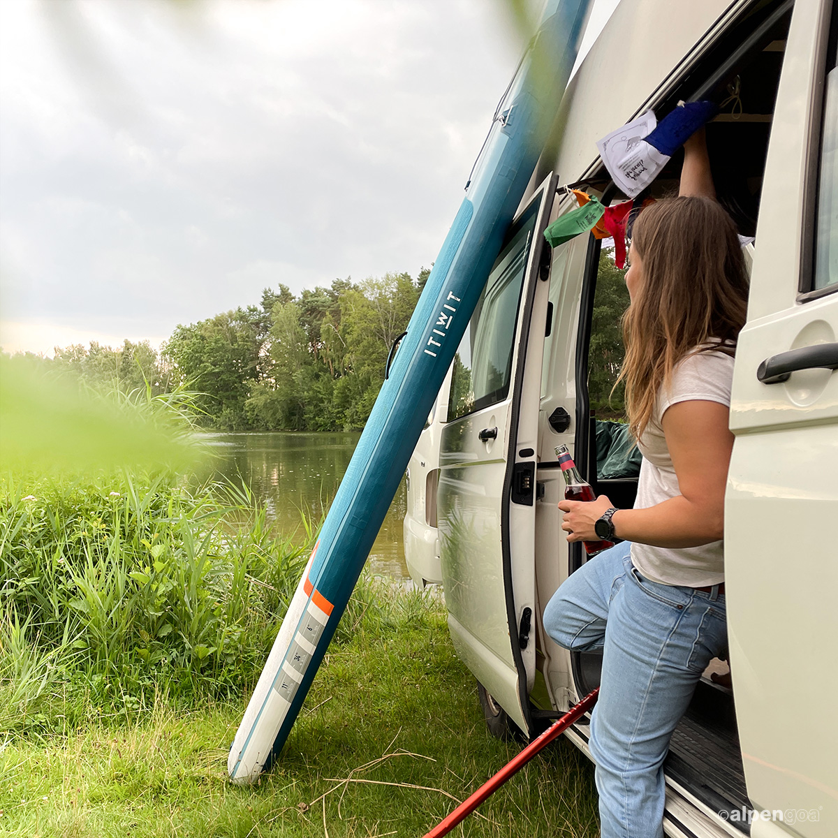 vanlife prayer flags - alpengoa